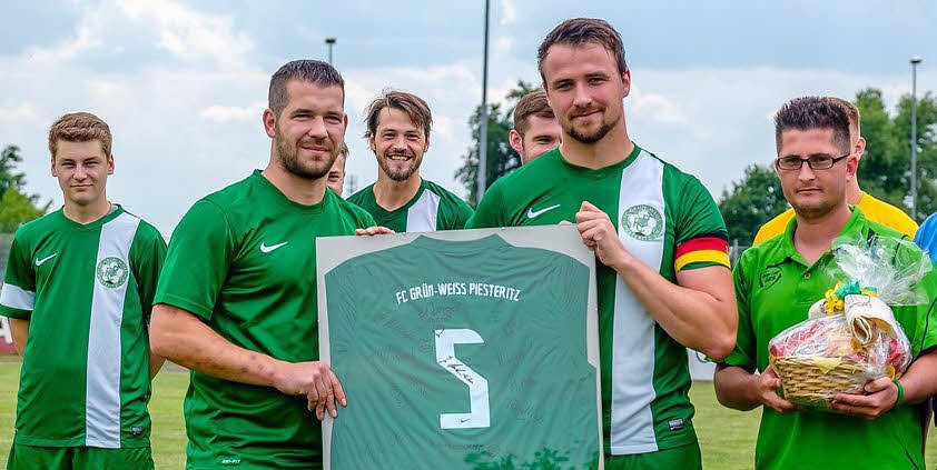 Kapitänsbinde zum Abschied aus der Verbandsliga